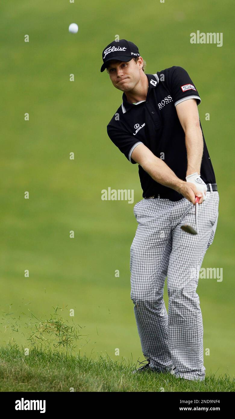 Nick Watney chips to the 18th hole during the second round of the PGA ...