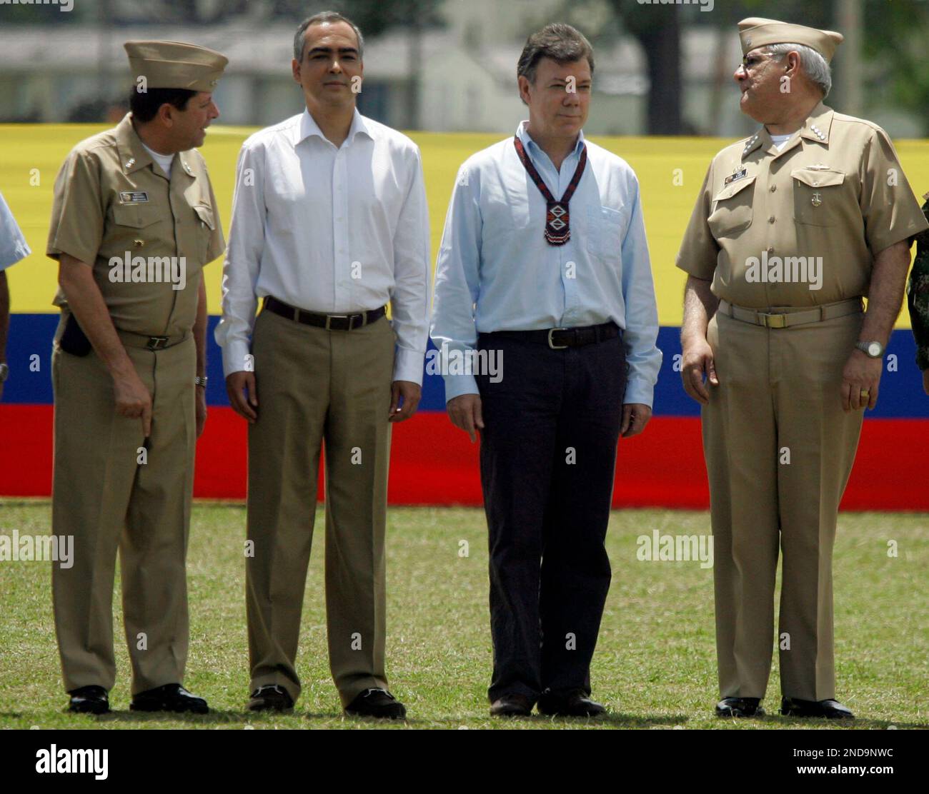 Navy Vice-Admiral Alvaro Echandia, left, Defense Minister Rodrigo ...