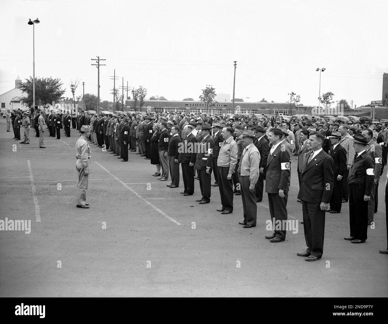 These Detroit Air Raid Wardens are learning the rudiments of military ...