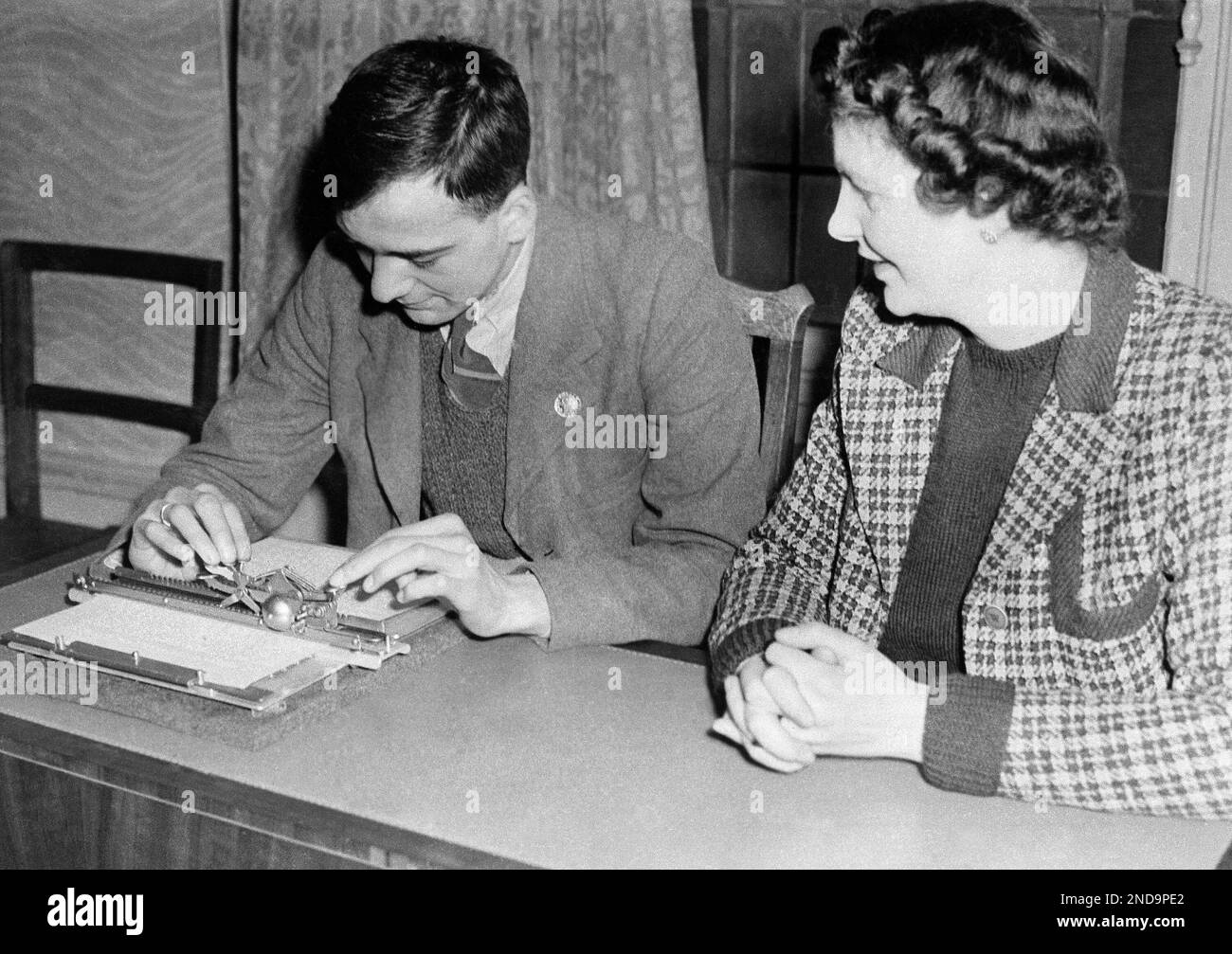 Private Allen Key, blinded in France during this war, takes a lesson in ...