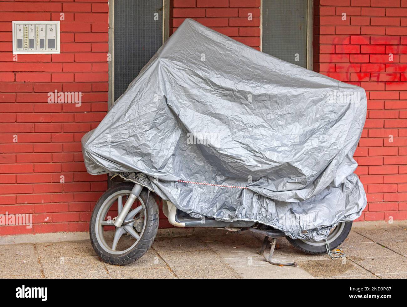 Motorcycle under silver cover hi-res stock photography and images - Alamy
