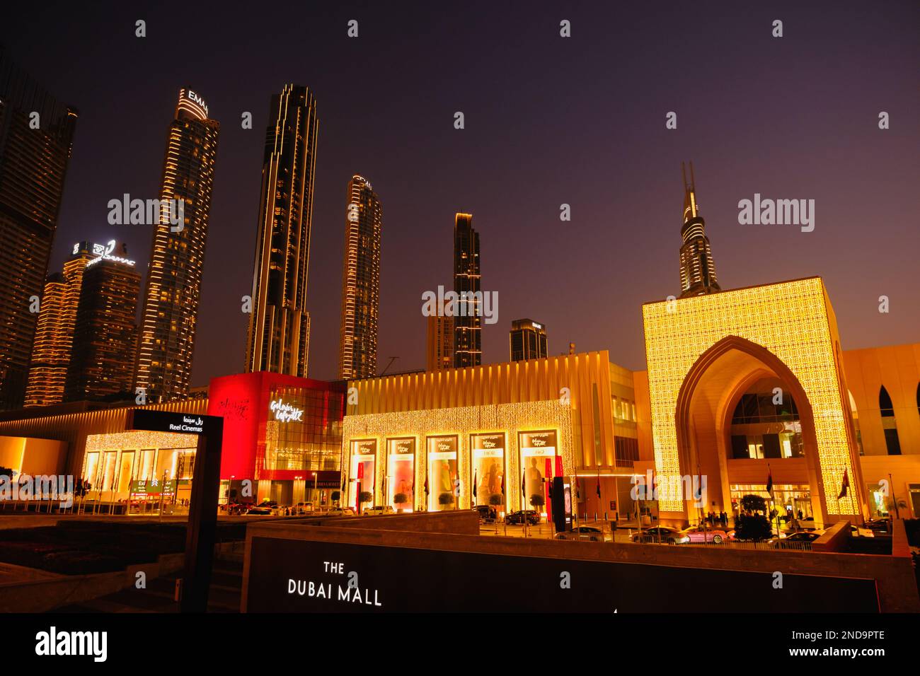 Main entrance of the Dubai Mall Stock Photo - Alamy