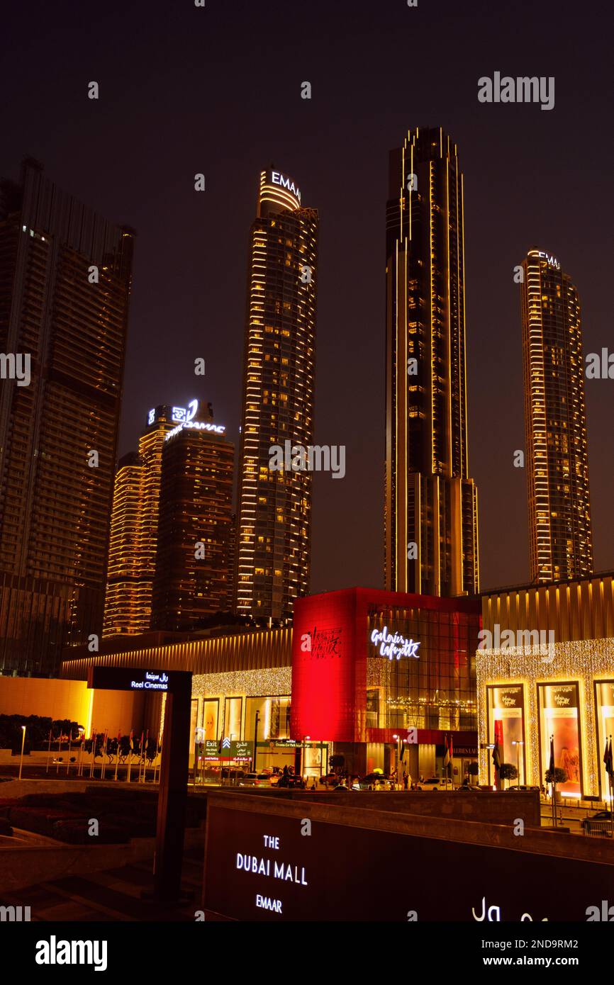 Main entrance of the Dubai Mall Stock Photo - Alamy