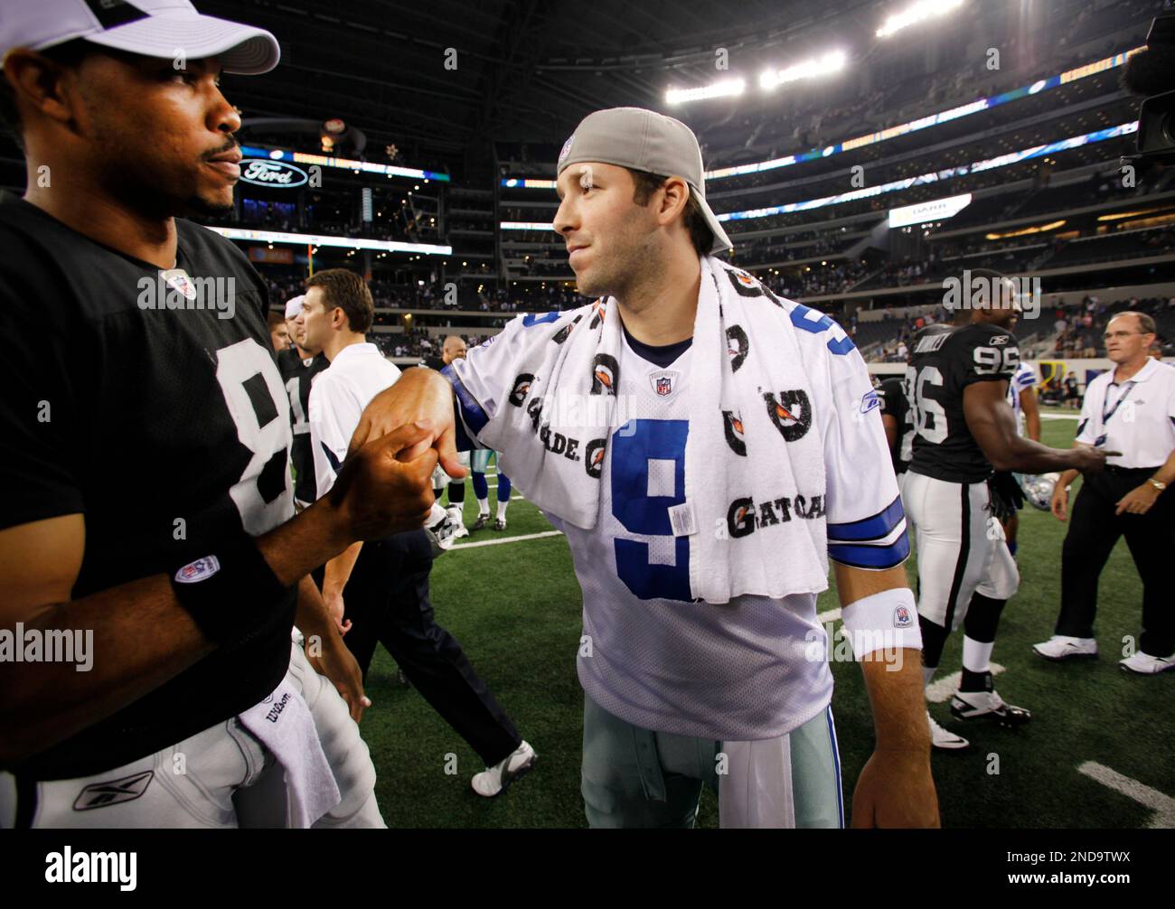 Oakland Raiders quarterback Jason Campbell (8) and Dallas Cowboys ...