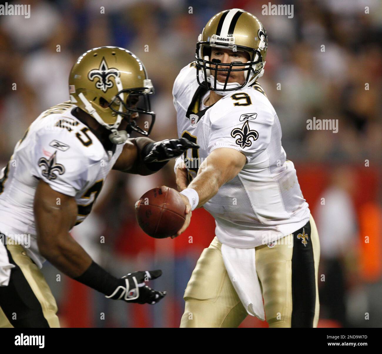 New Orleans Saints' Drew Brees hands off to Reggie Bush during the ...