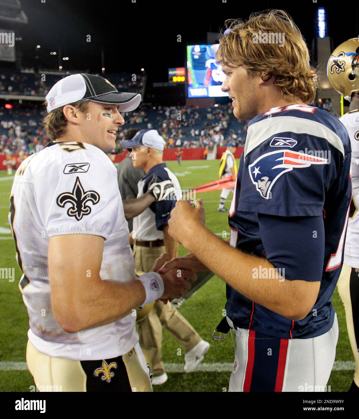 New Orleans Saints quarterback Drew Brees shakes hands with New England ...