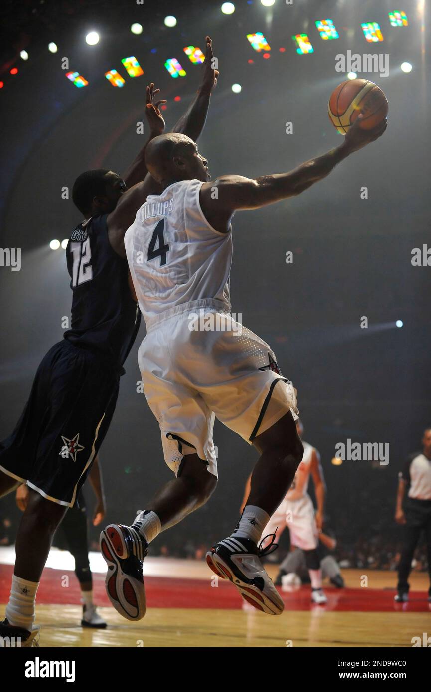 Chauncey Billups goes in for a lay-up during the World Basketball ...
