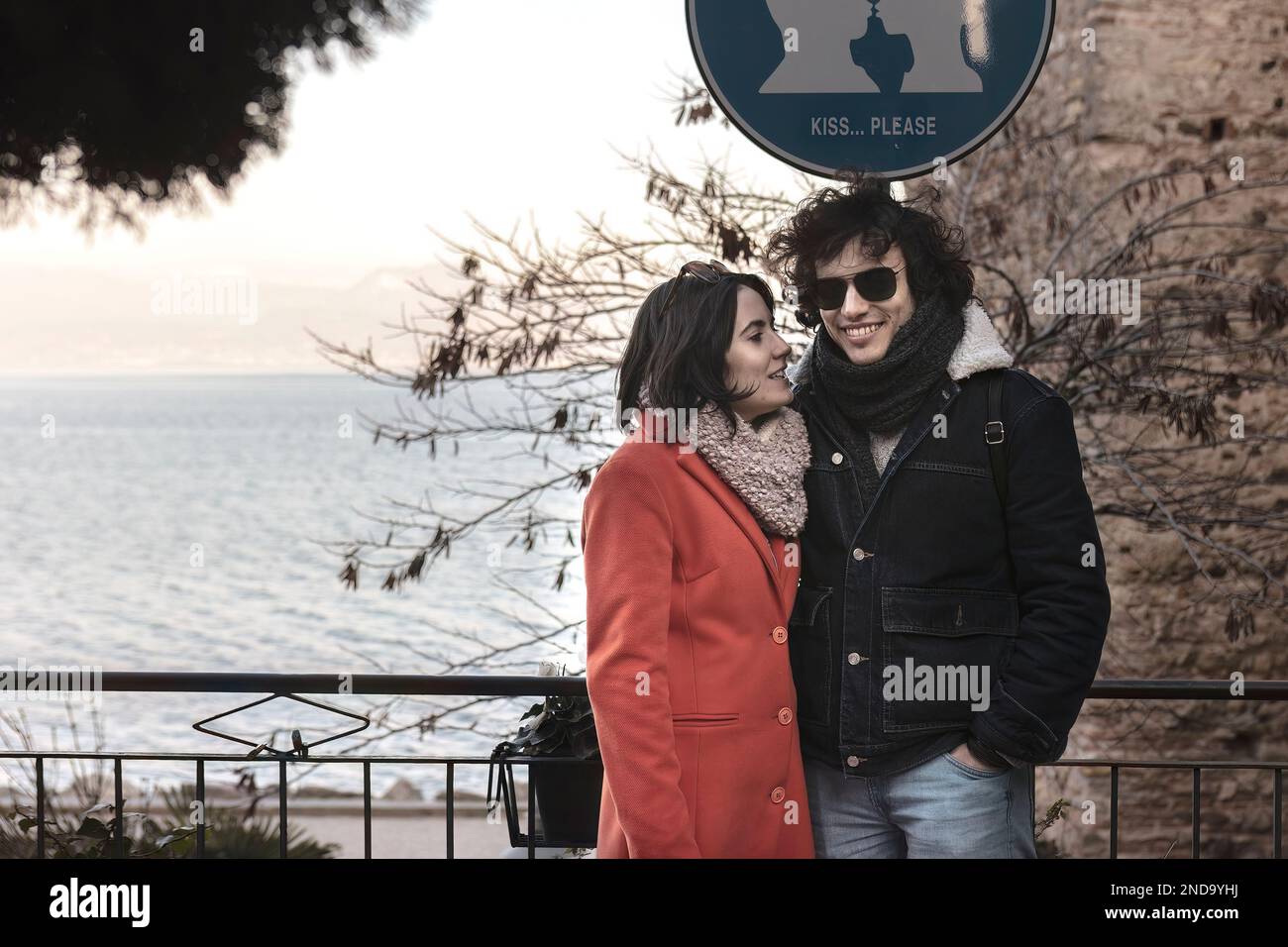 Kiss please sign hi-res stock photography and images - Alamy