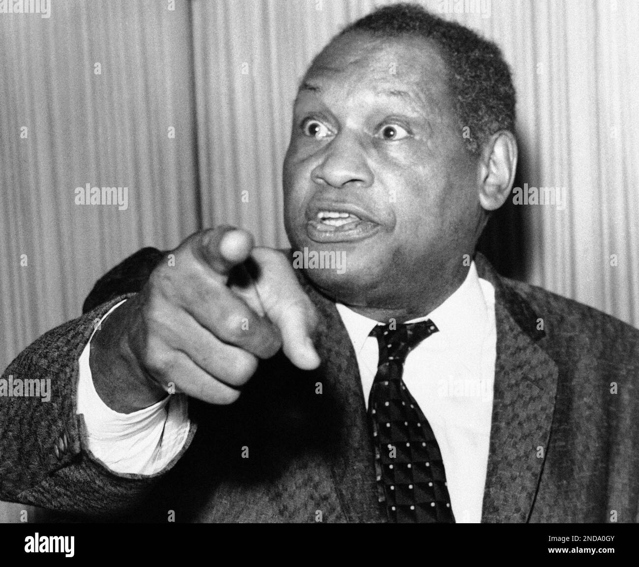 Singer Paul Robeson gestures with pointed finger during news conference ...