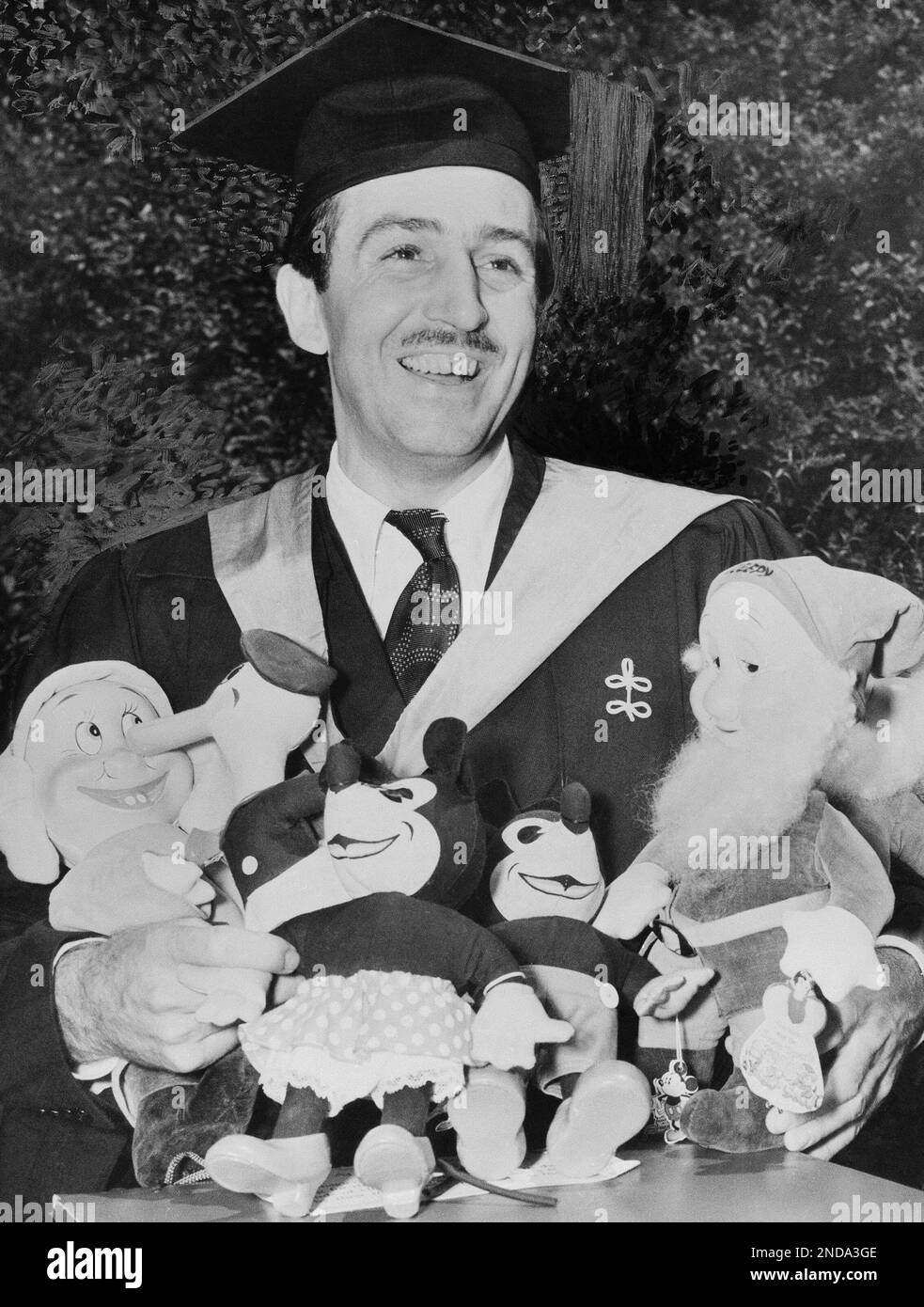Donald Duck, Mickey and Minnie Mouse and 3 of the 7 dwarfs (brought by ...