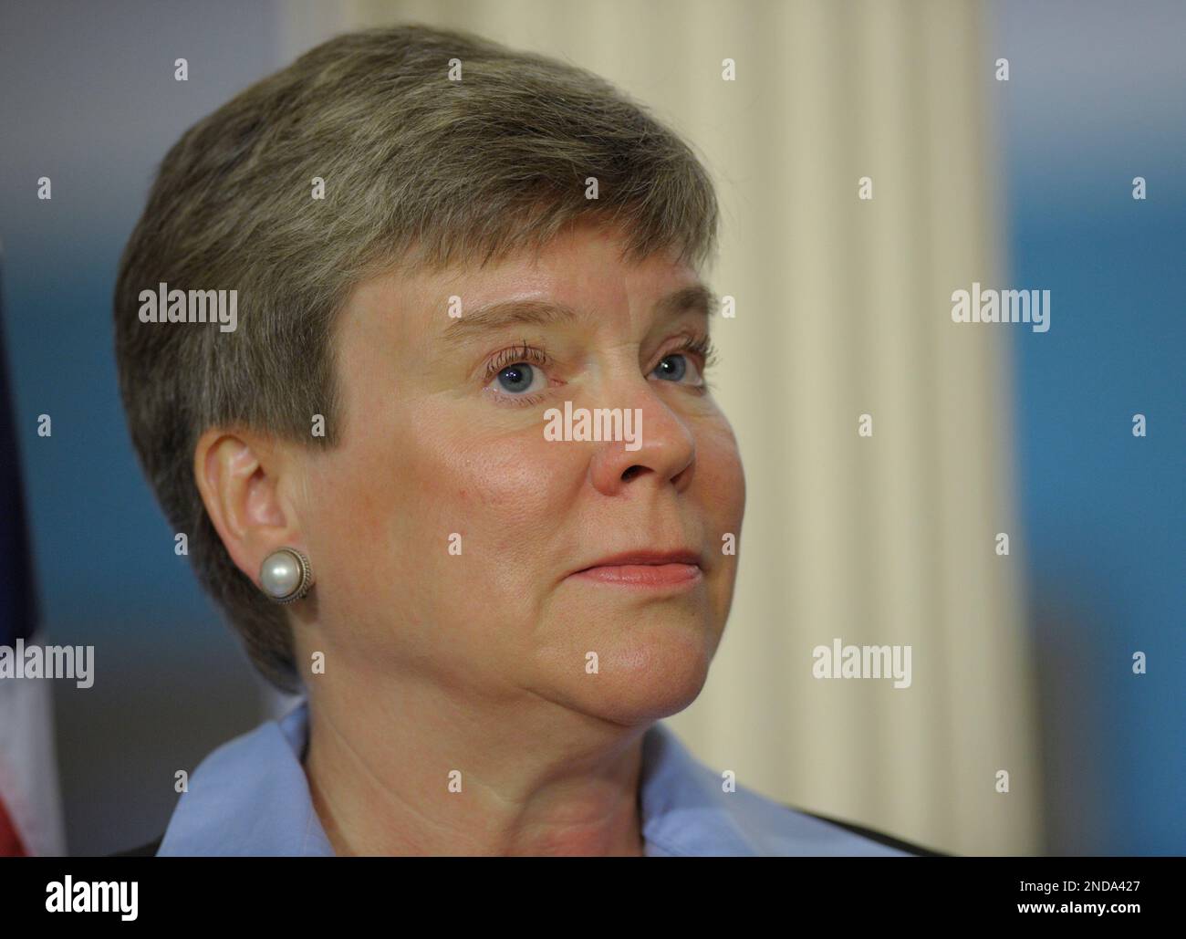 Rose Gottemoeller, left, Assistant Secretary of the Bureau of ...