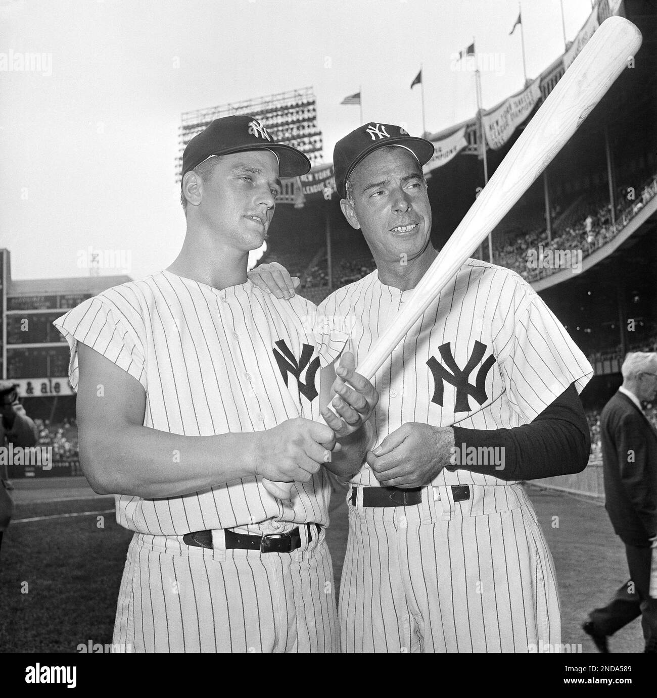 Roger Maris, left, New York Yankees’ home run star, and Joe Dimaggio ...