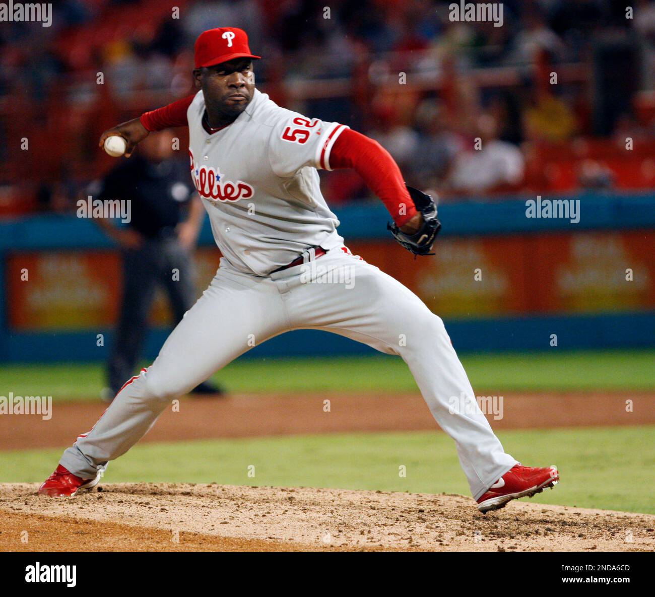 Philadelphia Phillies' Jose Contreras pitches in the baseball game ...