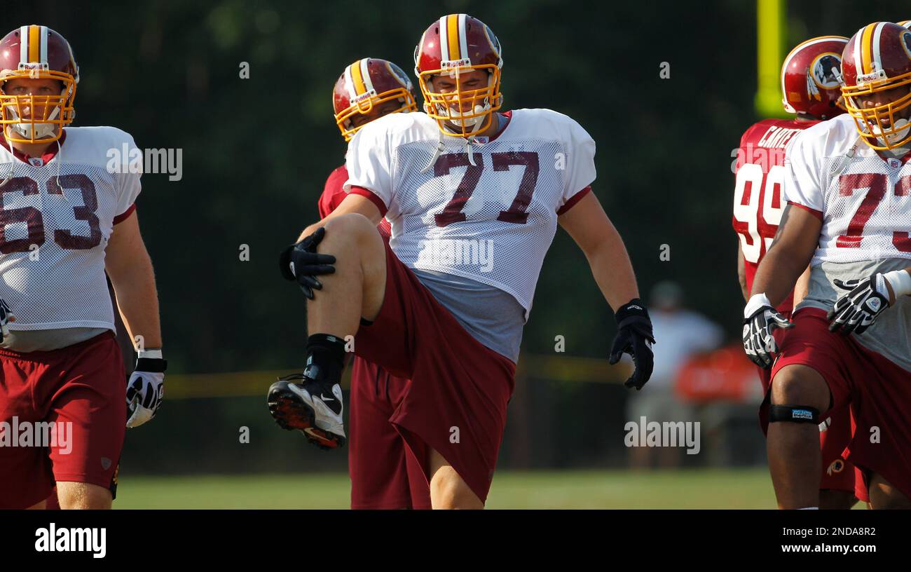 From left to right, defensive lineman Will Montgomery (63), guard Chad ...