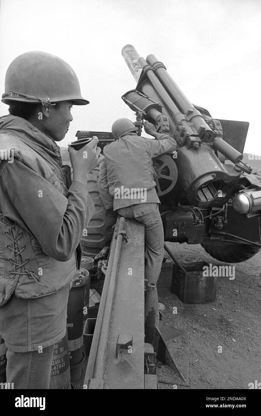 A South Vietnamese gunner resights his 105mm howitzer from new ...