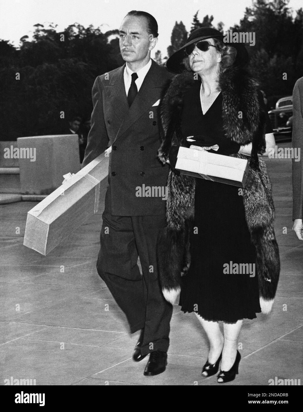 On the first anniversary of the death of Jean Harlow, platinum blonde ...