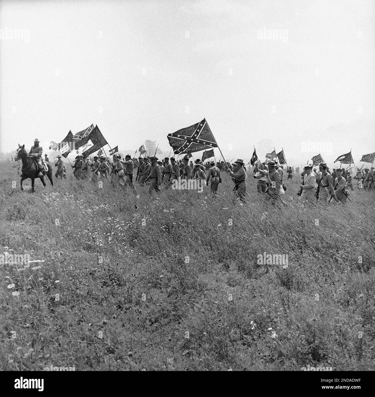 Confederate troops start their march across the Gettysburg Battlefield ...