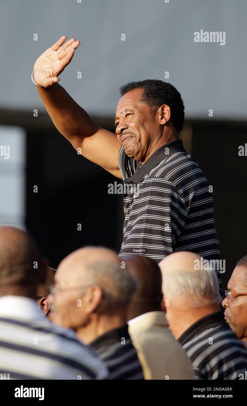 Hall of Famer Charlie Sanders waves as he is introduced during ...