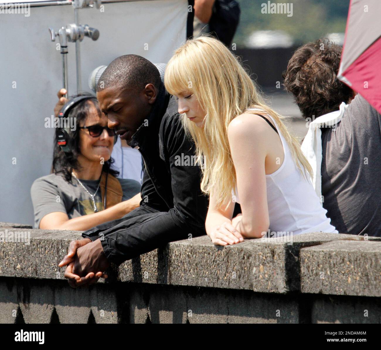 Beth Riesgraf And Aldis Hodge Dating