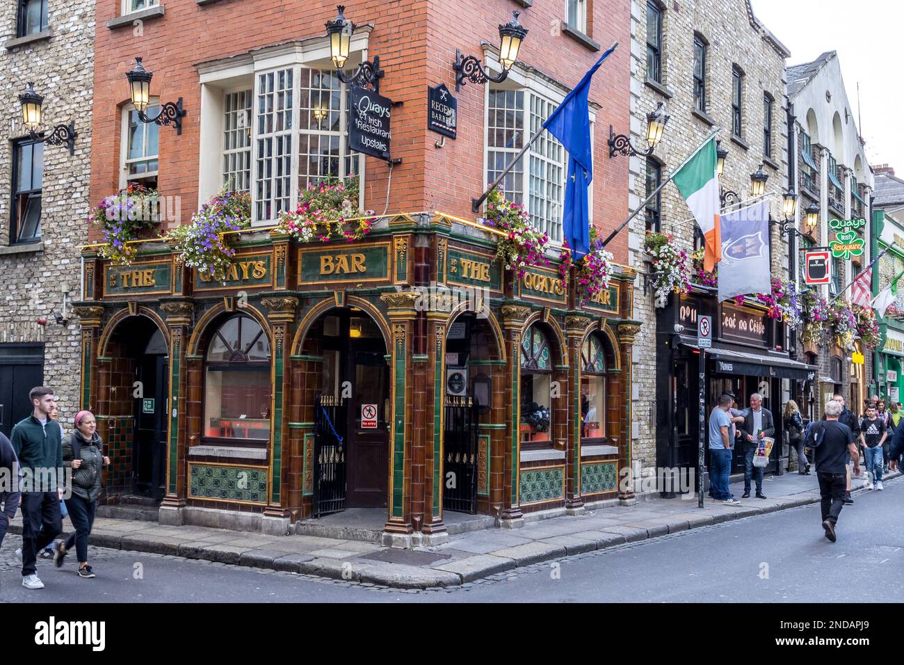 Historic old dublin bar hi-res stock photography and images - Alamy