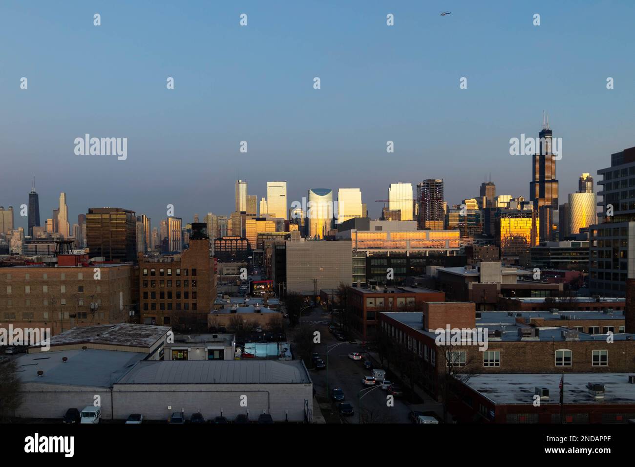 Beautiful scenery chicago skyscrapers against hi-res stock photography ...