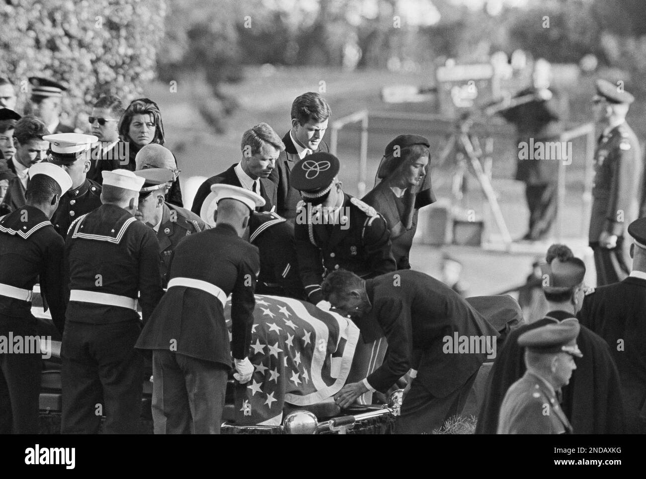 Casket carrying the body of the late President John F. Kennedy is ...