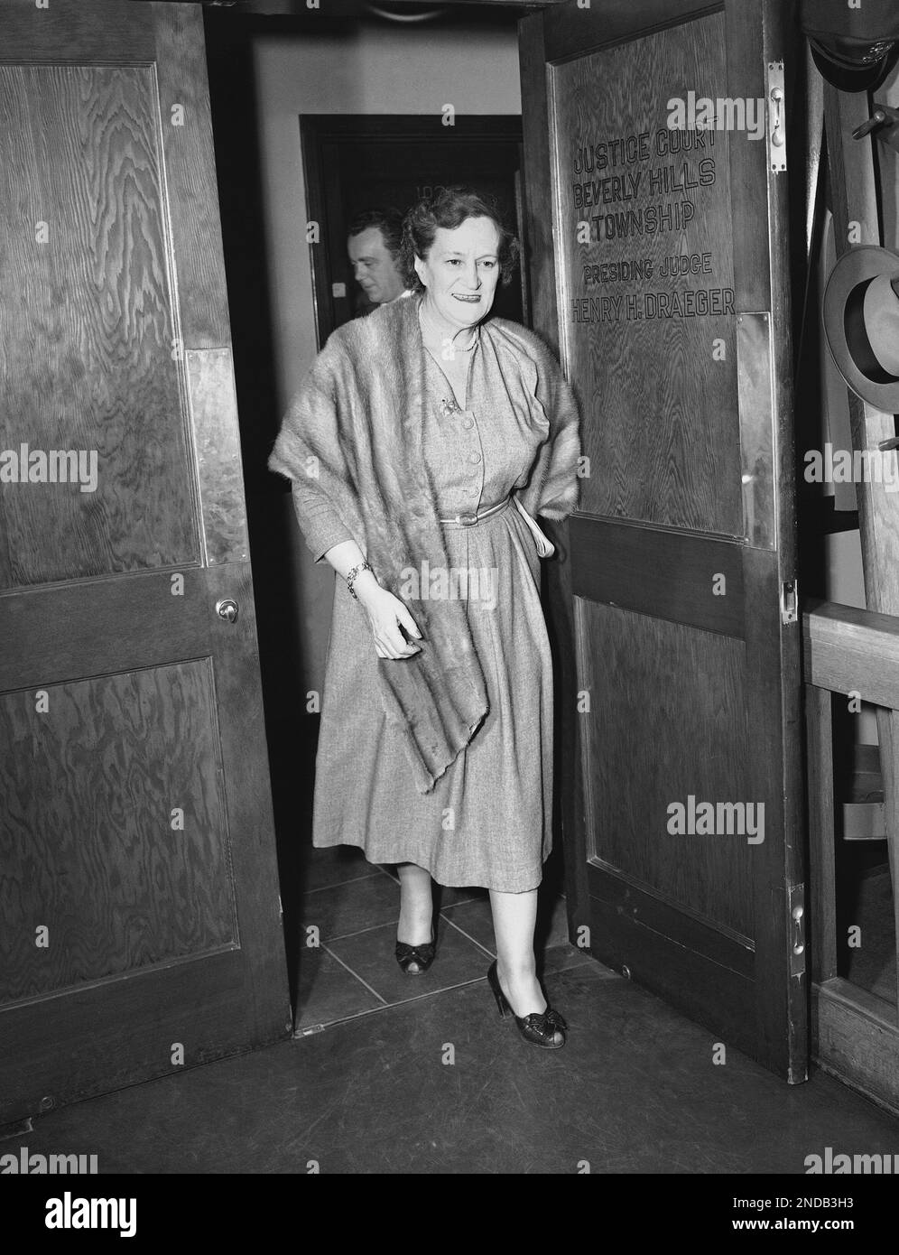 Florabel Muir, Hollywood columnist, enters Beverly Hills justice court ...