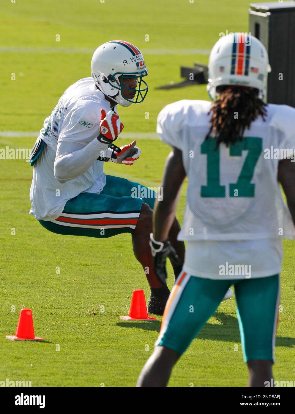 Miami Dolphins wide receiver Roberto Wallace runs through drills as ...