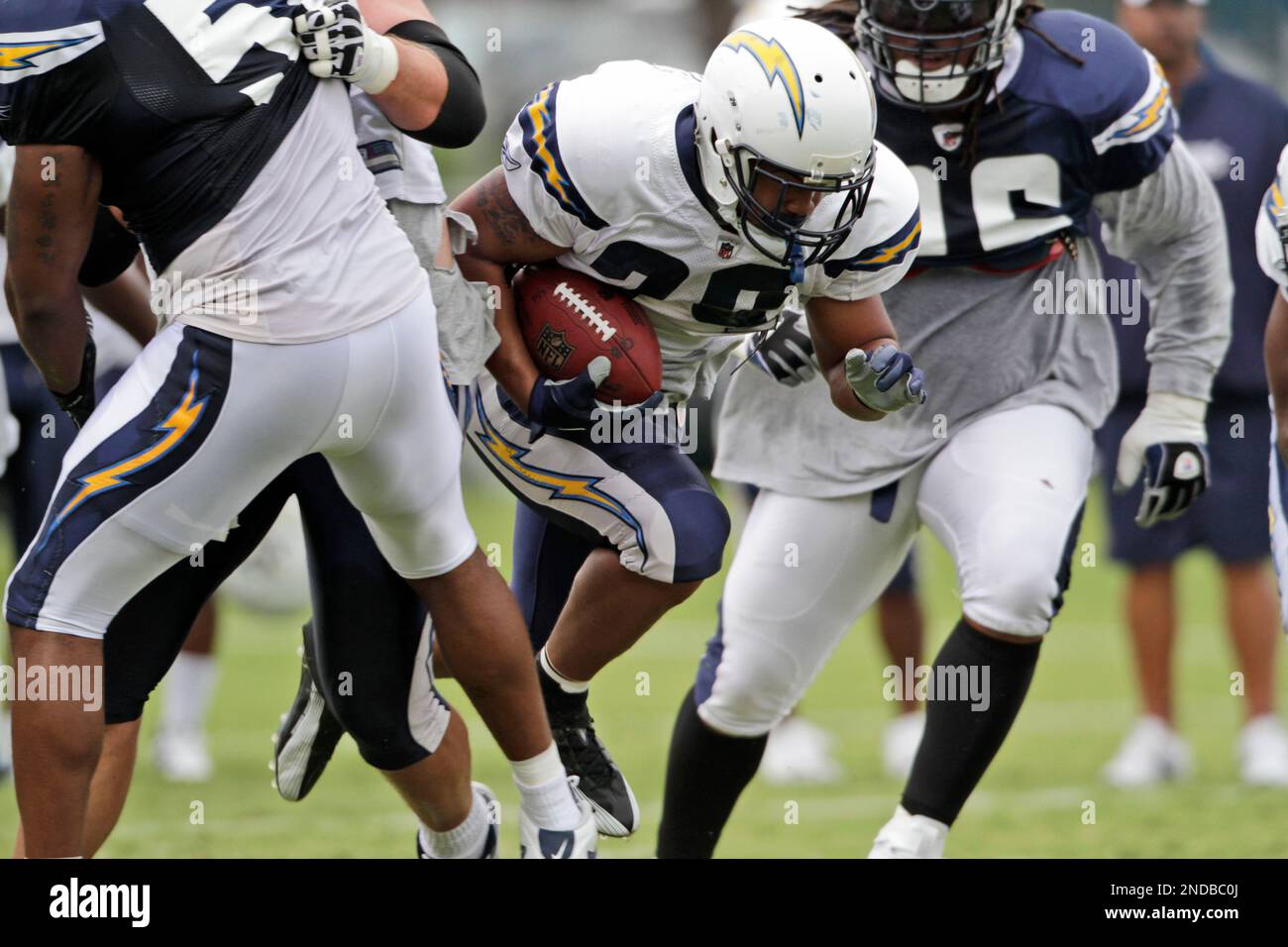San Diego Chargers running back Marcus Mason runs with the football ...