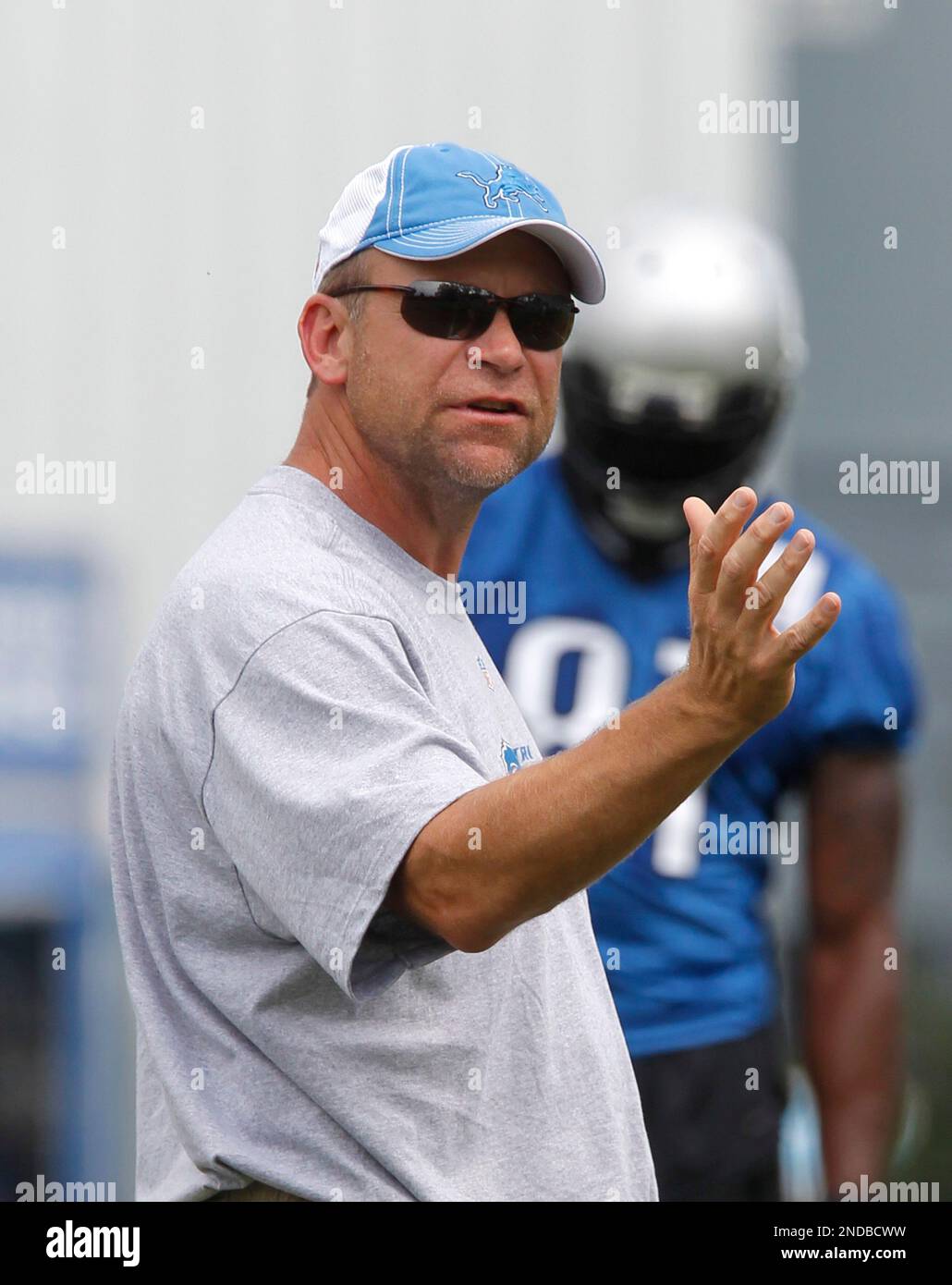 Detroit Lions offensive coordinator Scott Linehan directs during ...