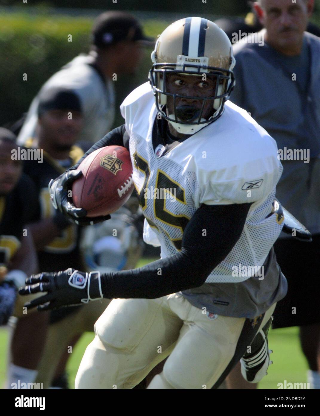 New Orleans Saints running back Reggie Bush runs a play on the second ...