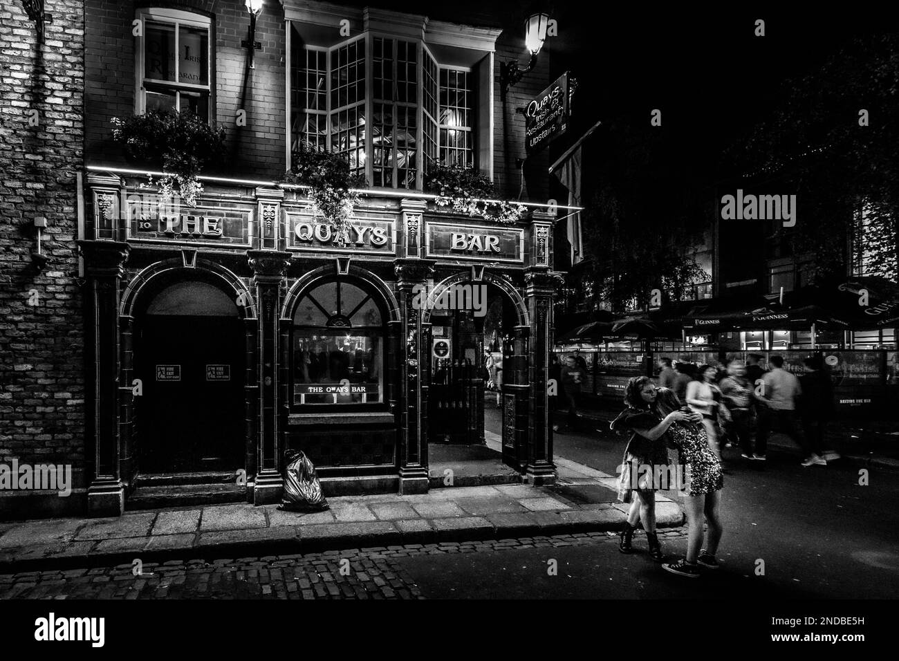 The Quays Bar Dublin Ireland Stock Photo - Alamy