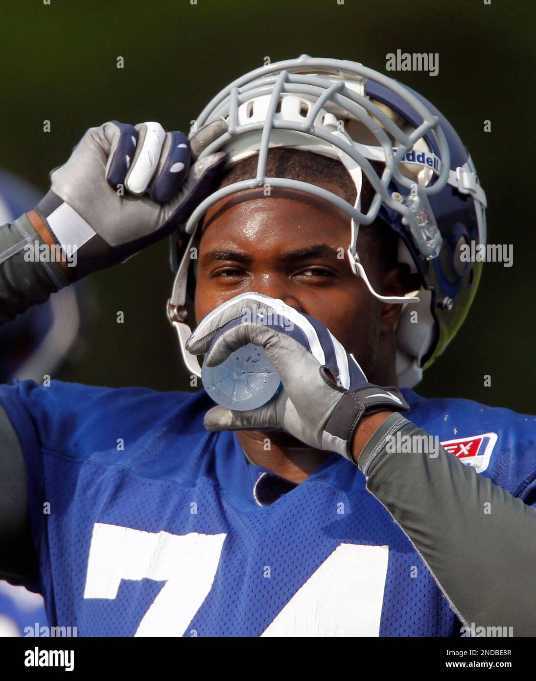 New York Giants player Dwayne Hendricks during NFL football training ...