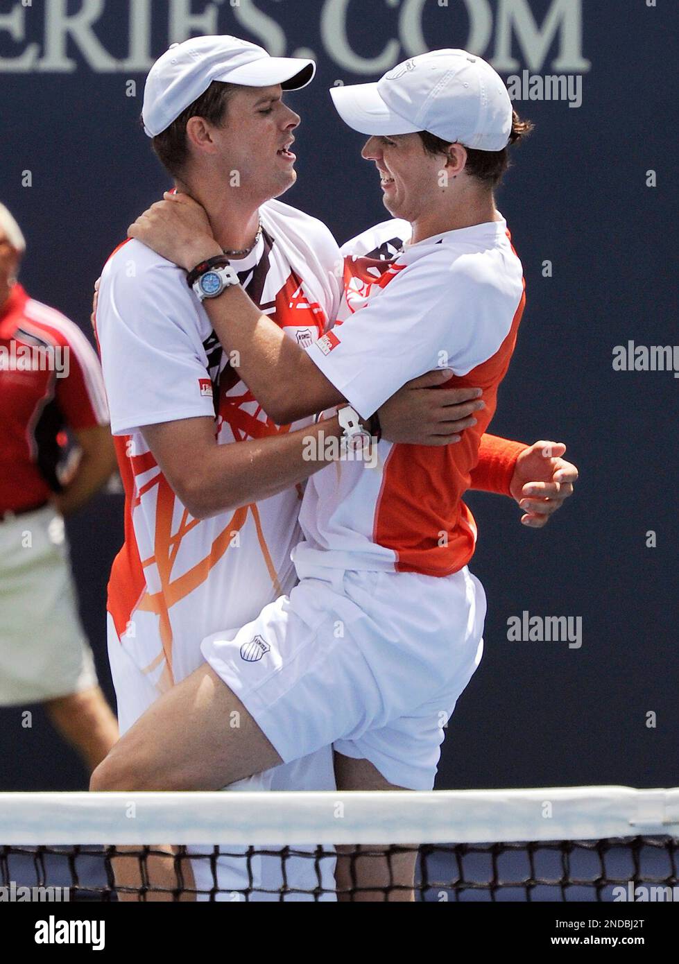 Mike Bryan, right, jumps into the arms of his brother Bob Bryan after ...