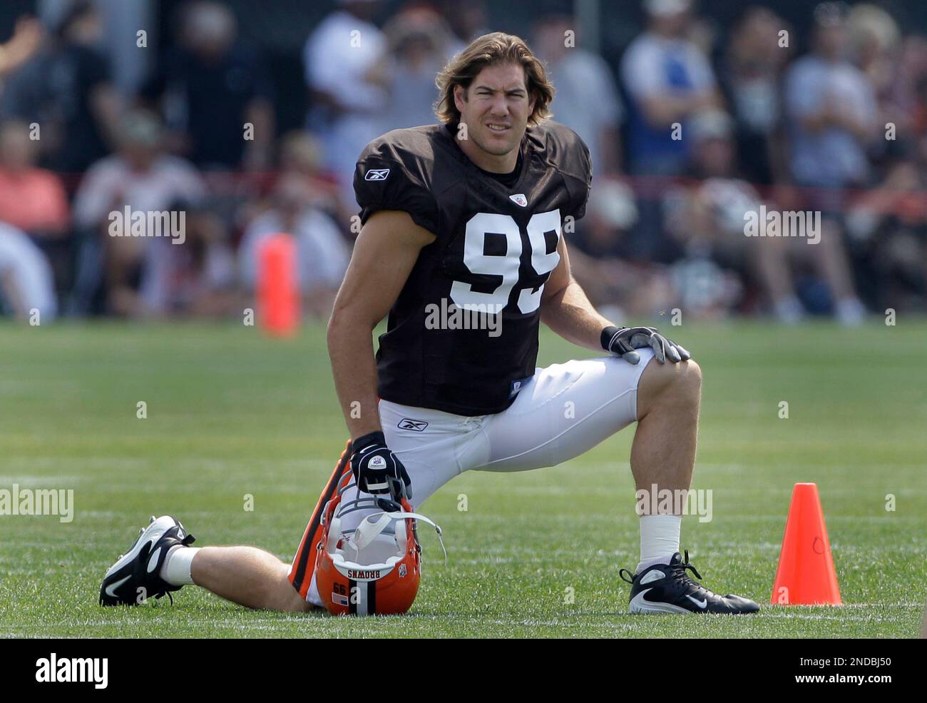 Cleveland Browns linebacker Scott Fujita stretches on the field during ...