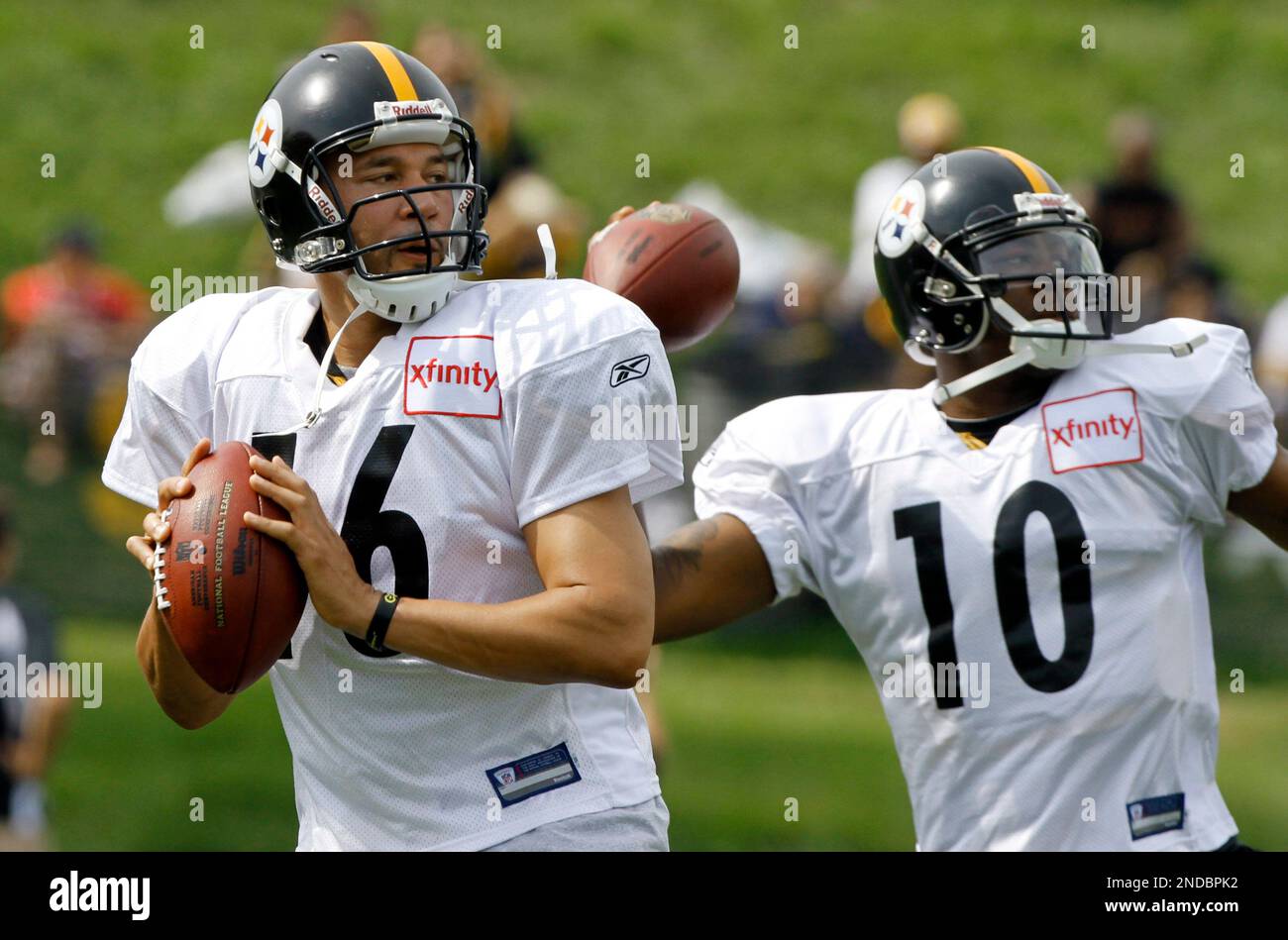 Pittsburgh Steelers backup quarterback Charlie Batch, left, and Dennis ...