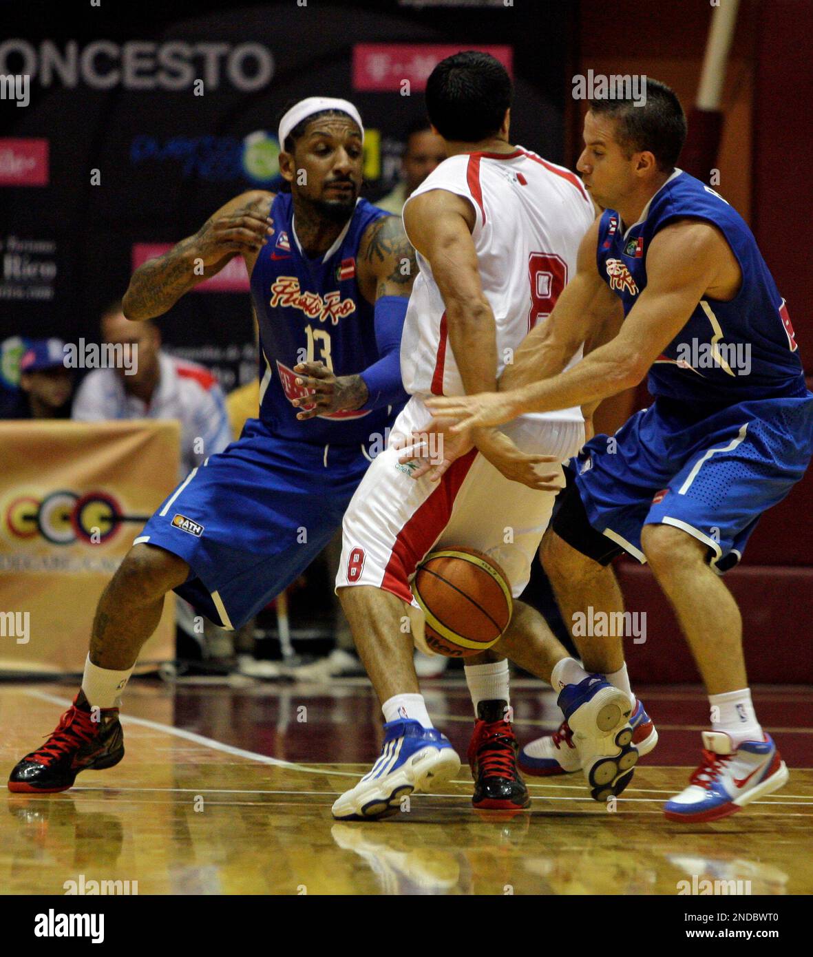 Mexico's Orlando Mendez, center, looses the ball as he's sandwiched by ...