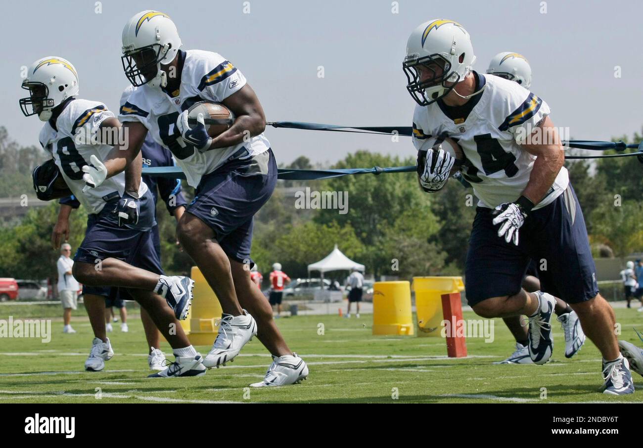 San Diego Chargers tight ends and running backs train during the team's ...