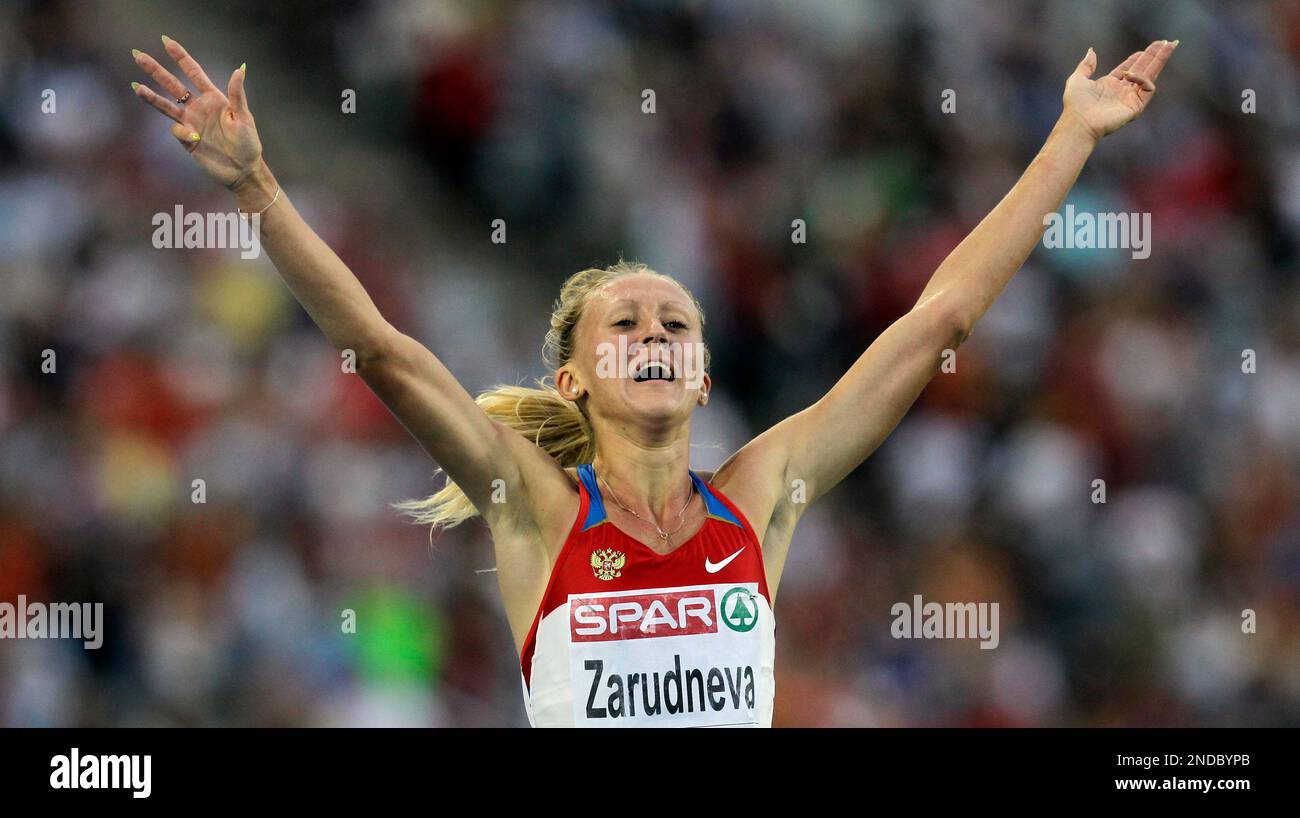 Russia's Yulia Zarudneva crosses the finish line to win the Women's ...