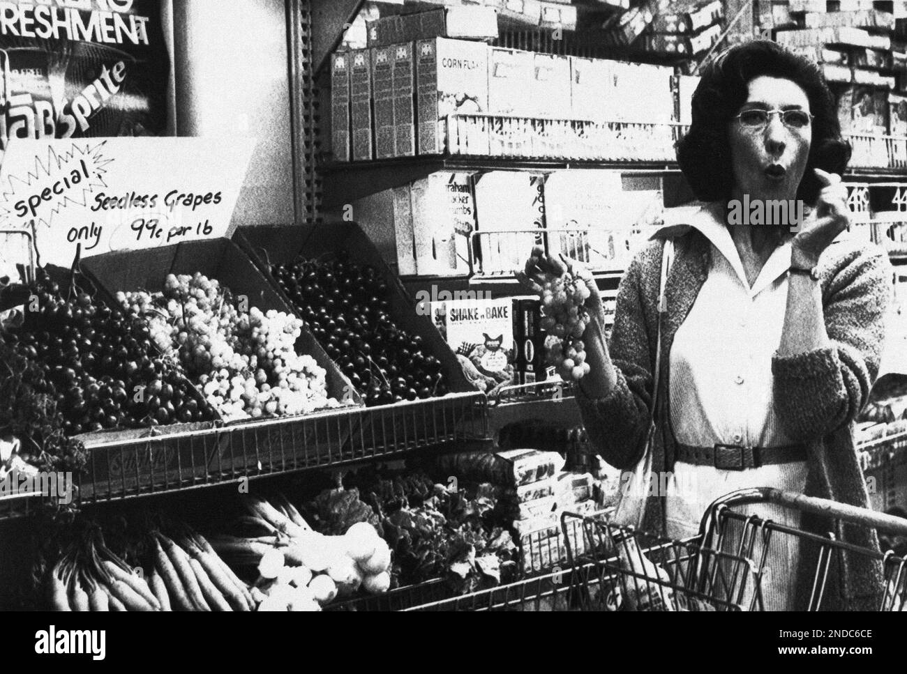 Comedian Lily Tomlin does a little shopping in the character of Judith ...