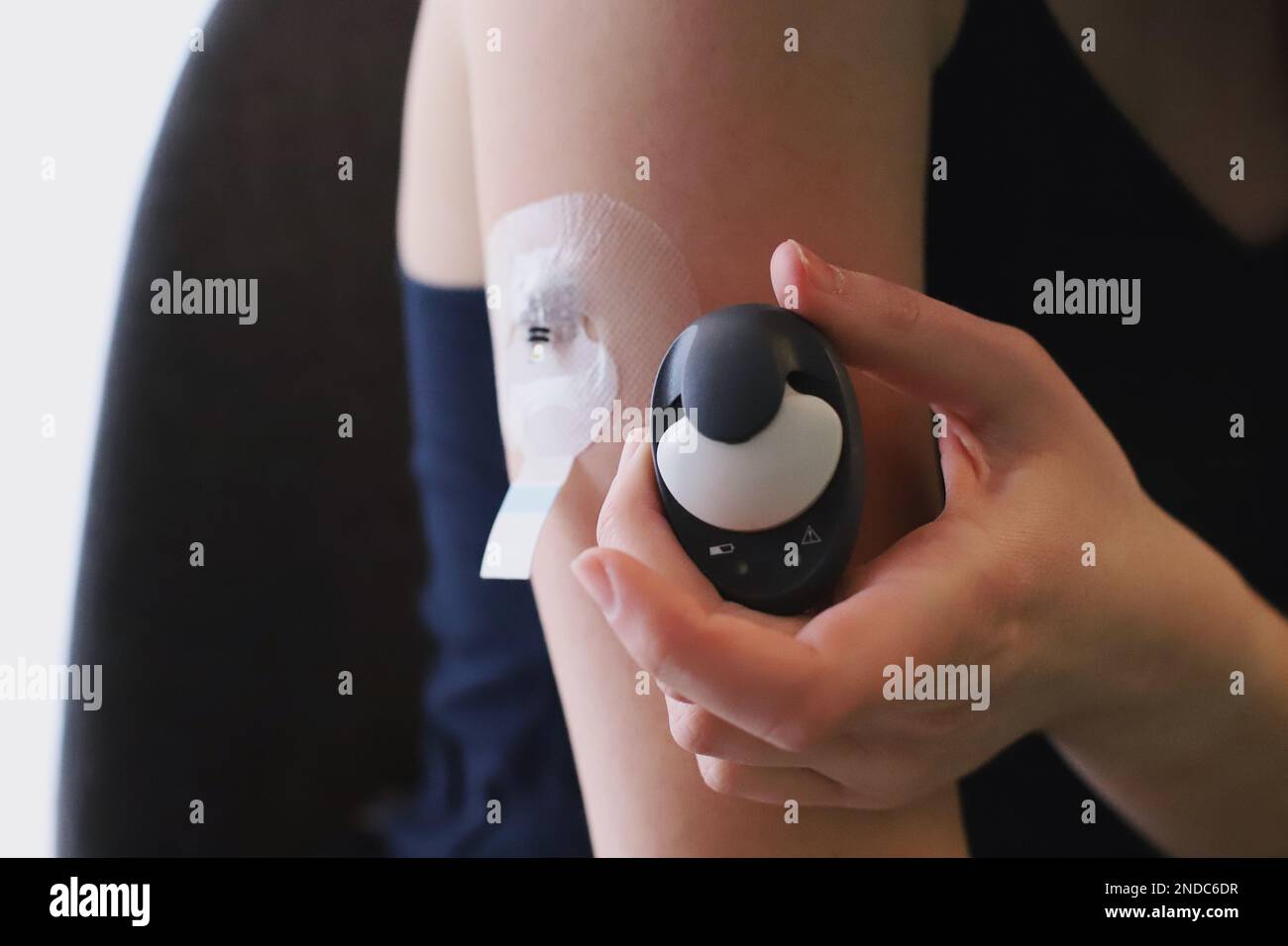 Hand woman glucose meter hi-res stock photography and images - Alamy