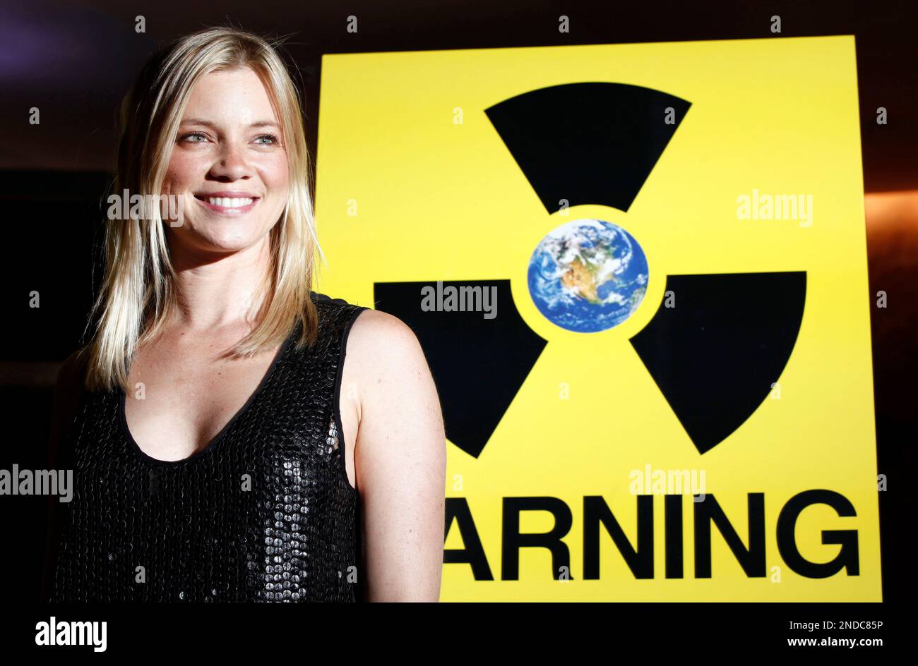 Actress Amy Smart arrives at the premiere of "Countdown to Zero" in Los ...