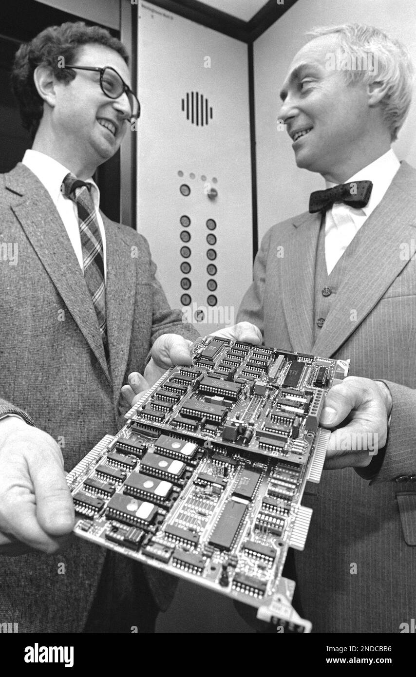 Westinghouse Electric Corp. engineers Alan Mandel, left, and Bill ...