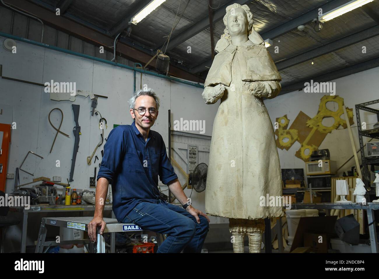 Artist Charles Robb poses with a sculpture of WWII volunteer Australian ...