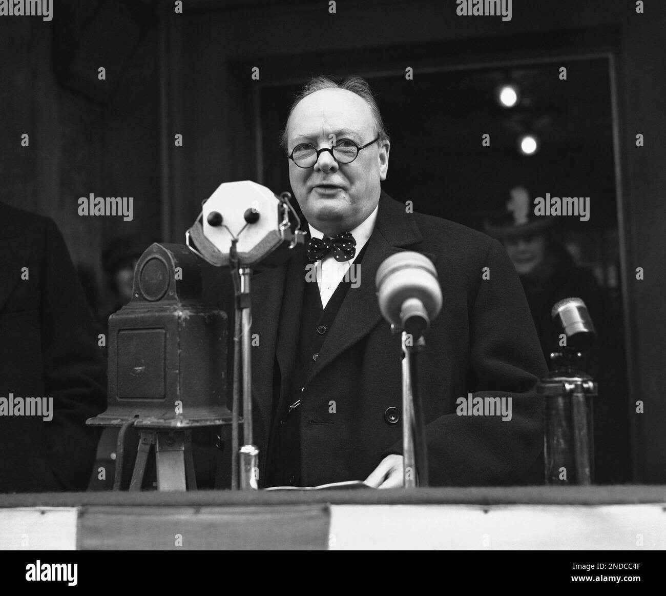 Winston Churchill addressing the crowd outside The City of London ...