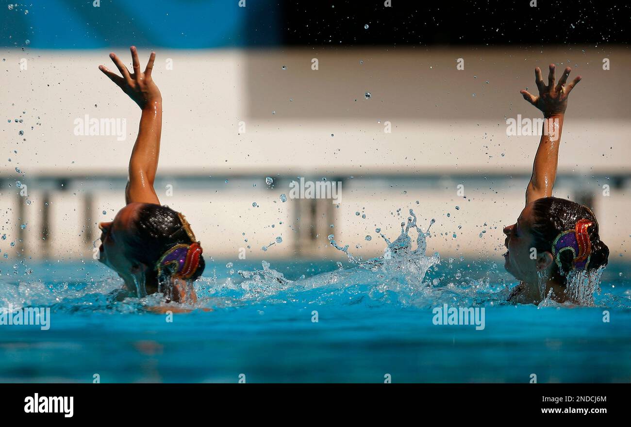 Venezuela’s Anna Soto and Mary Soto perform in the women's synchronized ...