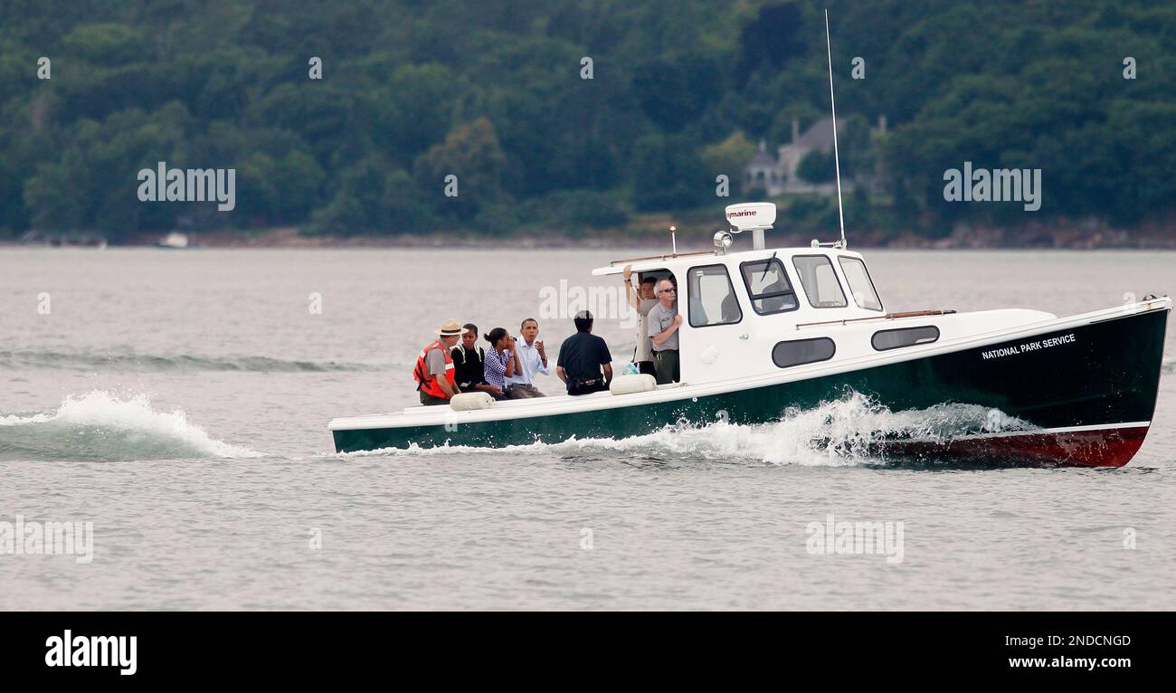 President Barack Obama, first lady Michelle Obama, daughter Malia take ...