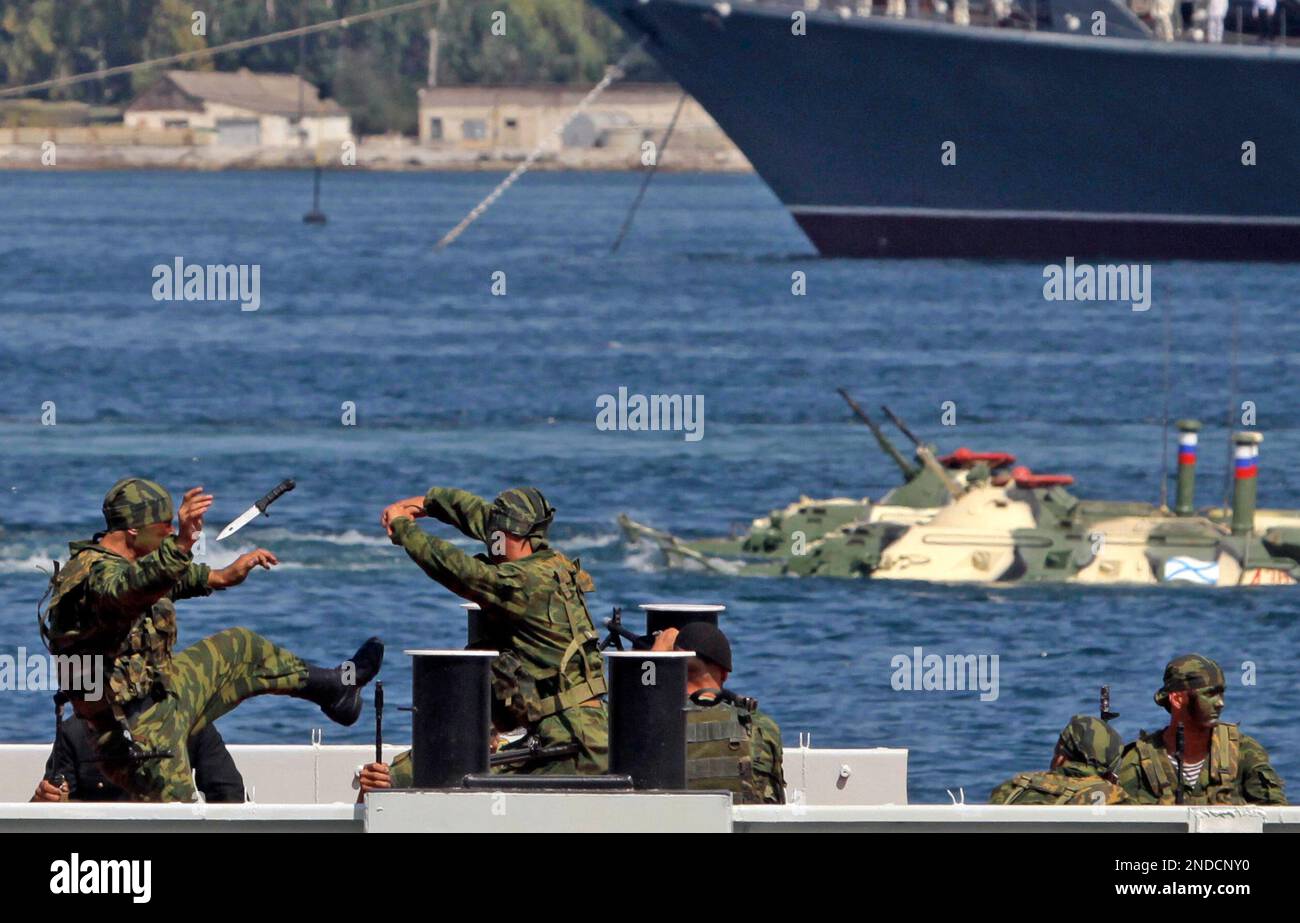 Russian Naval Infantry marines perform during the Navy Day parade in ...