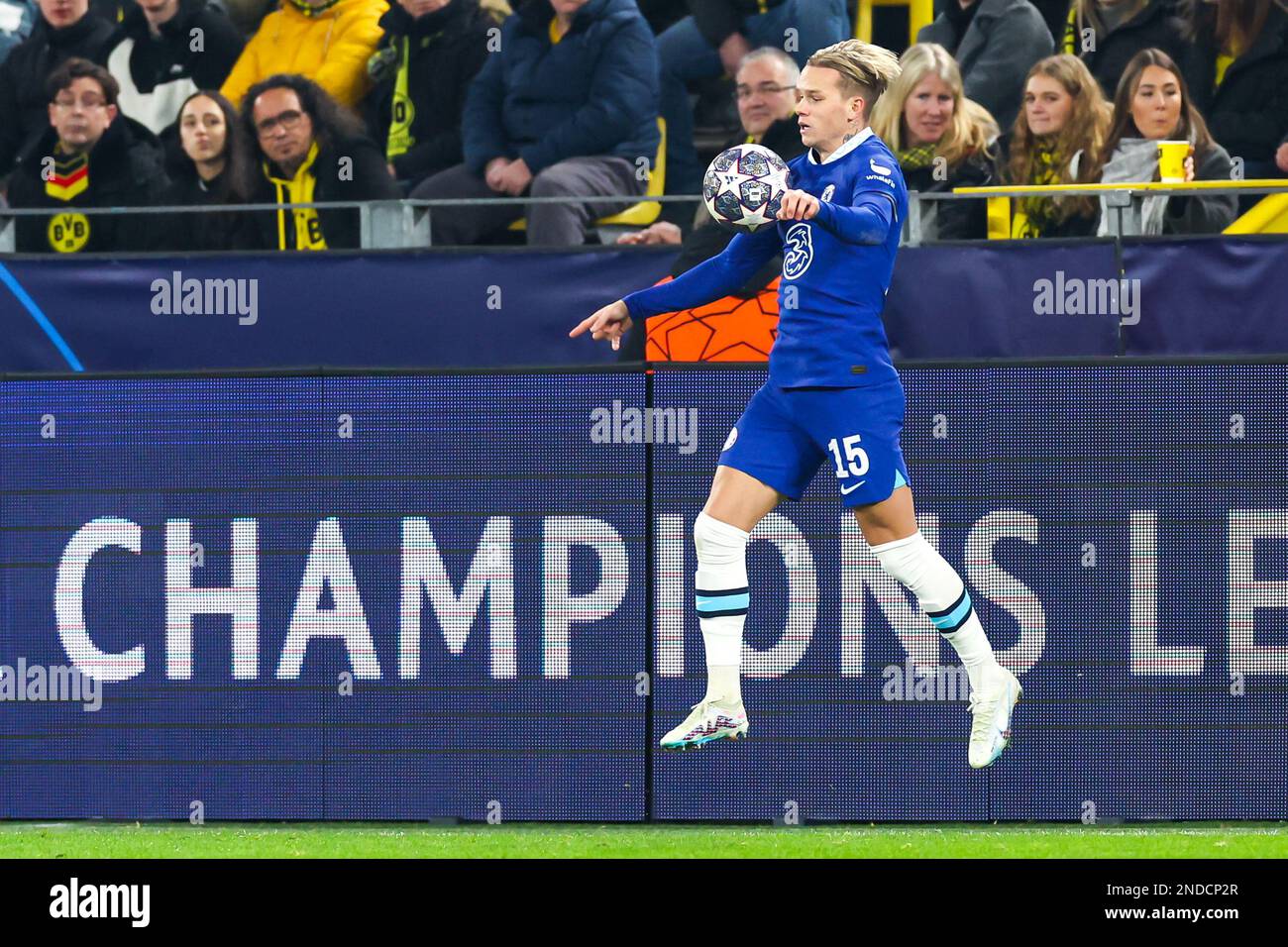 Mykhailo mudryk chelsea hi-res stock photography and images - Alamy