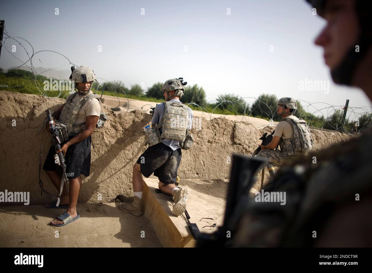 U.S. Army soldiers of the 1-320th Alpha Battery, 2nd Brigade of the ...